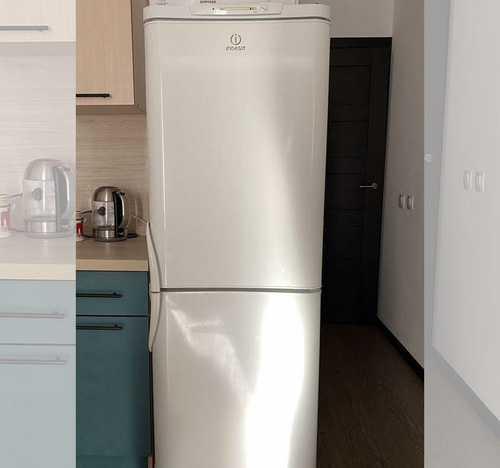 Холодильник Indesit C132G.016