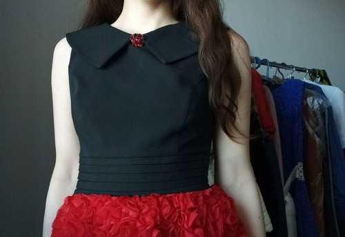 Платье красно-черное размер m