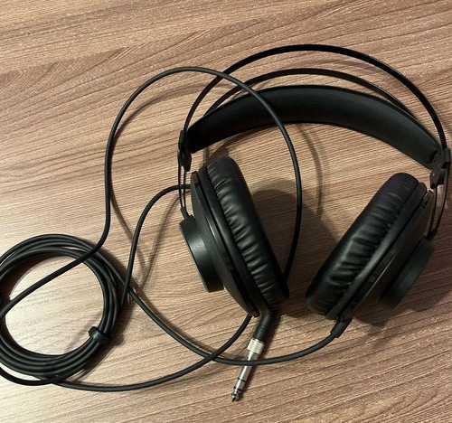 Наушники полноразмерные студийные AKG k72