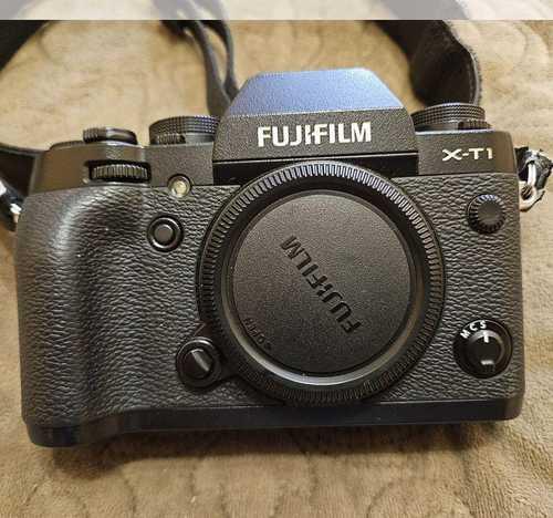 Беззеркальный фотоаппарат Fujifilm X-T1 без объект