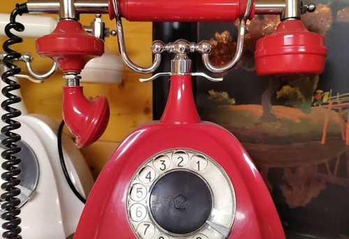 Старый ретро телефон