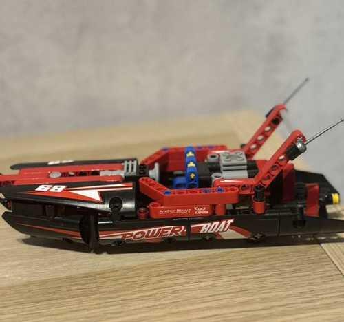 Lego technic лодка