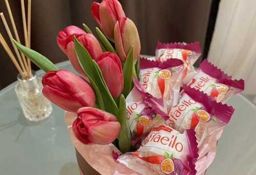 Тюльпаны и рафаэлло в шляпной коробке
