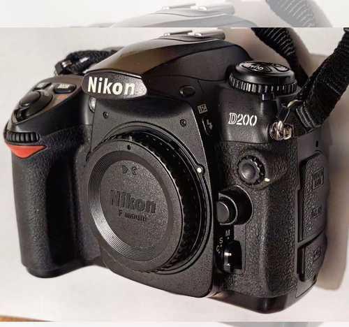 Зеркальный фотоаппарат Nikon D200 body (15700)