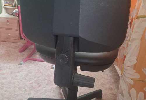 Компьютерное кресло, столик для ноутбука