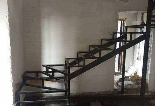 Изготовление лестниц закрытого типа на заказ