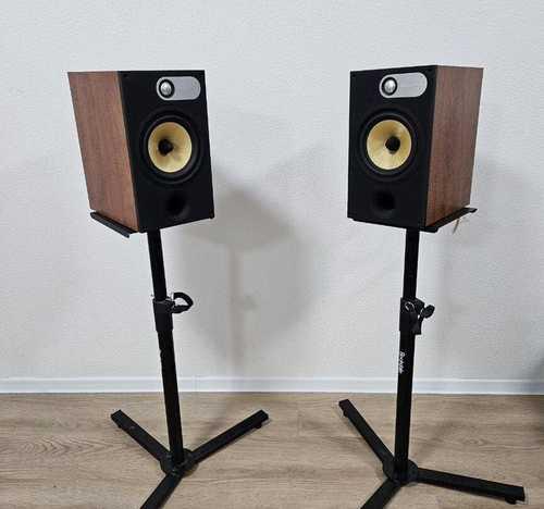 Bowers & Wilkins 685