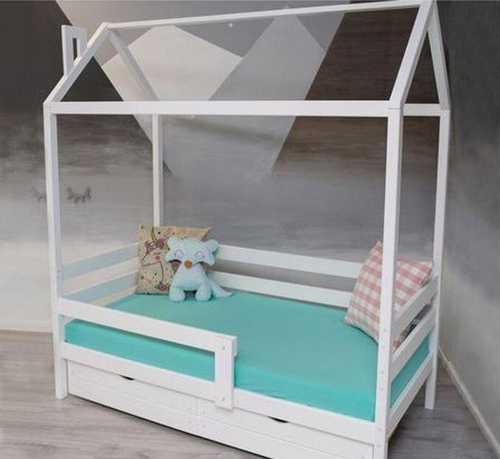 Кроватка домик из массива детская высокий борт