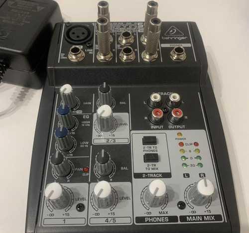 Микшерный пульт Behringer xenyx 502