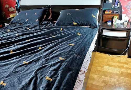 Кровать двуспальная с тумбочками и матрасом