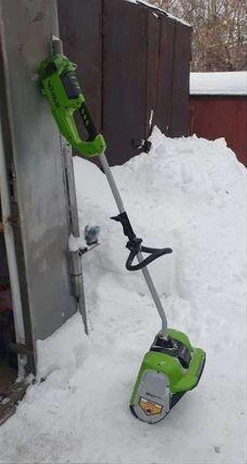 Снеговая аккумуляторная лопата greenworcs