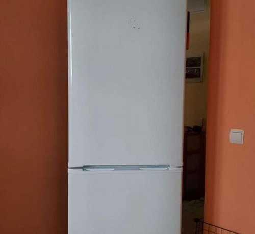 Холодильник Zanussi ZRB 334 WO