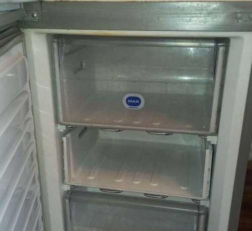 Холодильник Whirpool бу