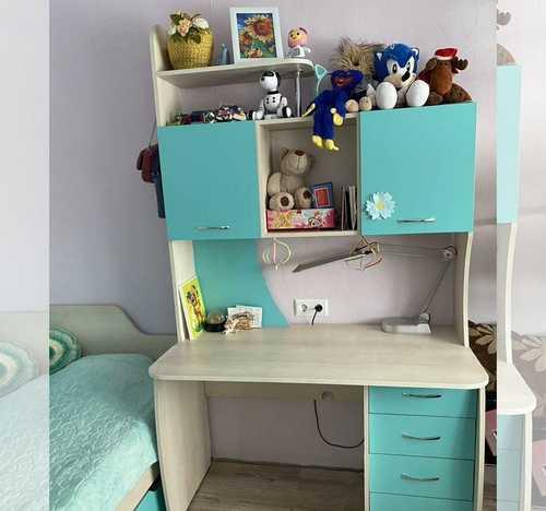Кровать детская и письменный стол