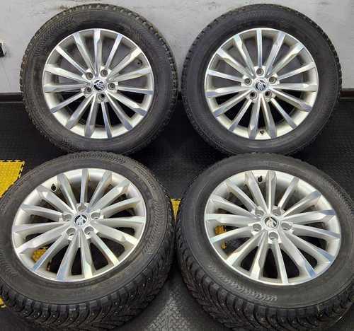 R18 Skoda Ориг Nokian Hakka8 5на112 Dia 57.1