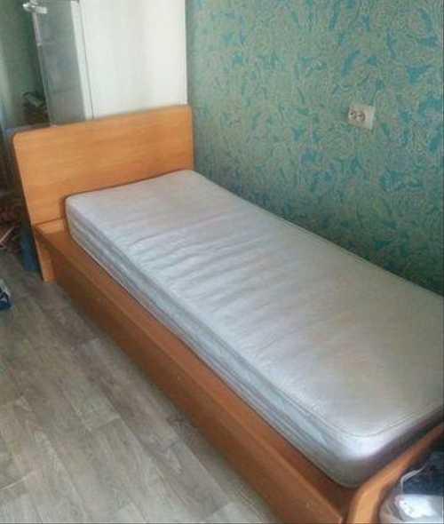 Односпальная кровать с матрасом фото