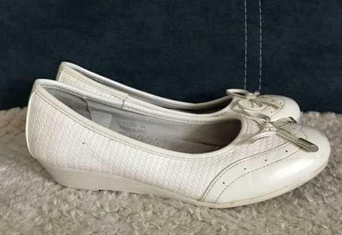 Туфли белые праздничные для девочки