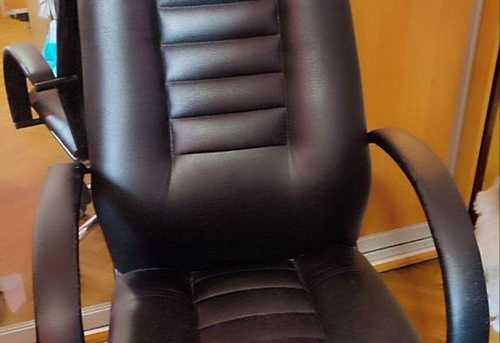 Продам офисное кресло Пилот 2 с новым газлифтом
