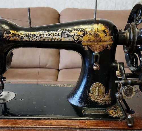 Антикварная швейная машина Зингер