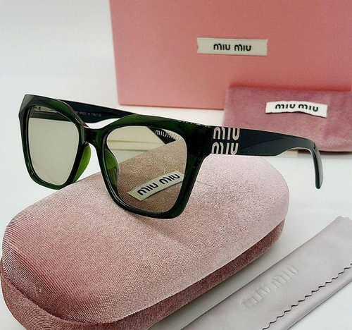 Солнцезащитные очки miu miu