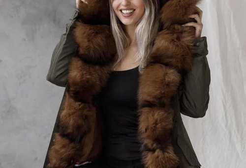 Продам зимнюю женскую парку с мехом лисы