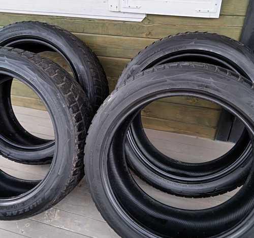 Bridgestone Blizzak DM-V2 285/45 R22