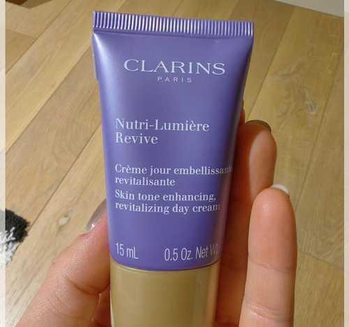 Clarins nutri-lumiere revive day cream