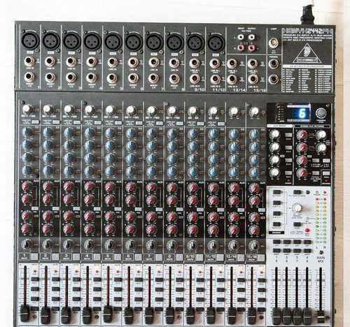 Микшерный пульт Behringer Xenyx 2442 FX