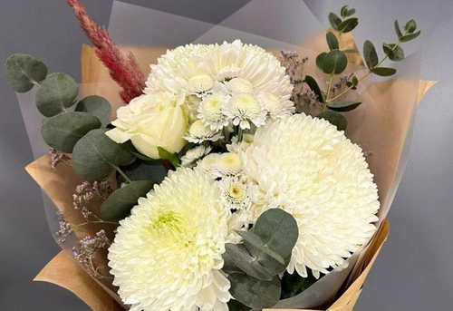 Сборный букет с хризантемой. Доставка цветов