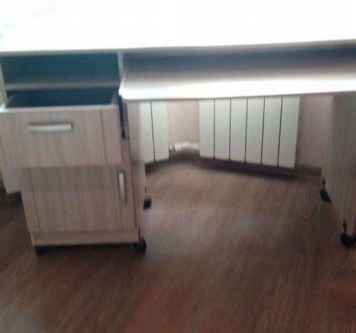 Новый компьютерный стол на колесах