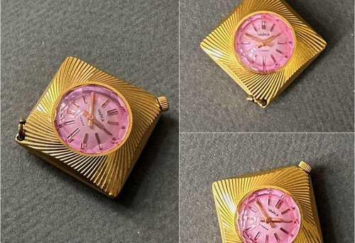 Чайка позолота - женские часы-кулон 17 камней СССР