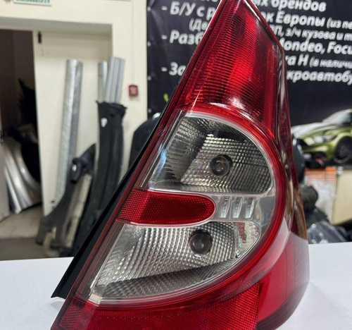 Renault sandero фонарь задний 8200734824