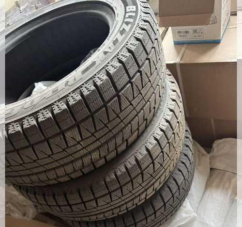 Bridgestone Blizzak Revo GZ 225/55 R17