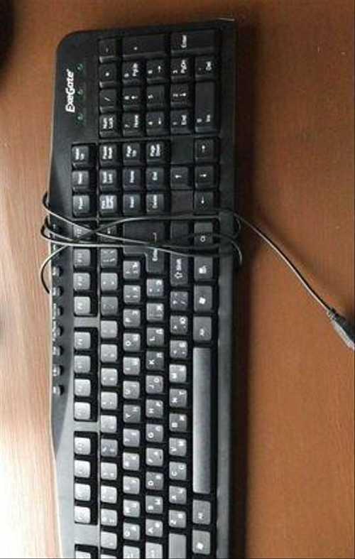 Клавиатура (к ней есть мышь, компютер и монитор)
