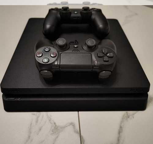 Sony PlayStation 4 Slim, 1000 гб, 2 геймпада