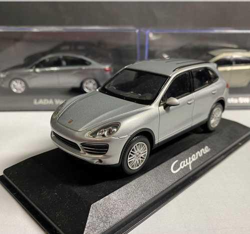 Модель Porsche Cayenne 2010 minichamps 1/43