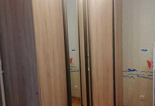 Шкаф купе угловой с зеркалом