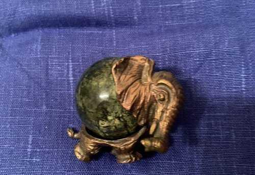 Слоник бронзовый с малахитовым шаром