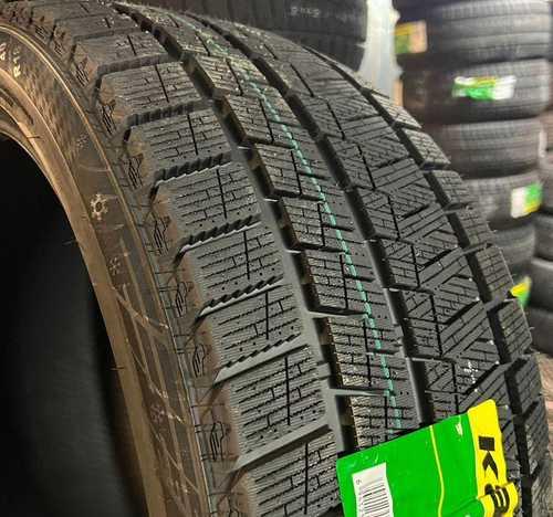 Kapsen SnowShoes AW33 245/60 R18 83T