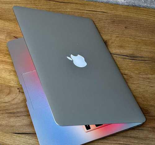 Легкий Apple ноутбук MacBook Air 13