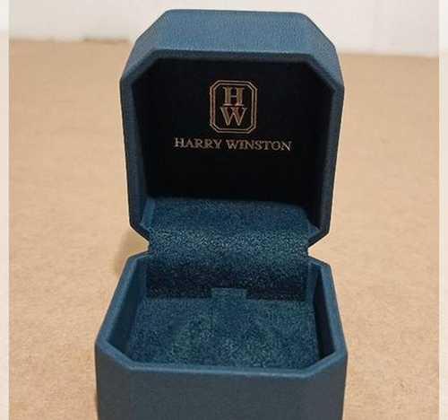 Оригинальная коробка « Harry Winston »