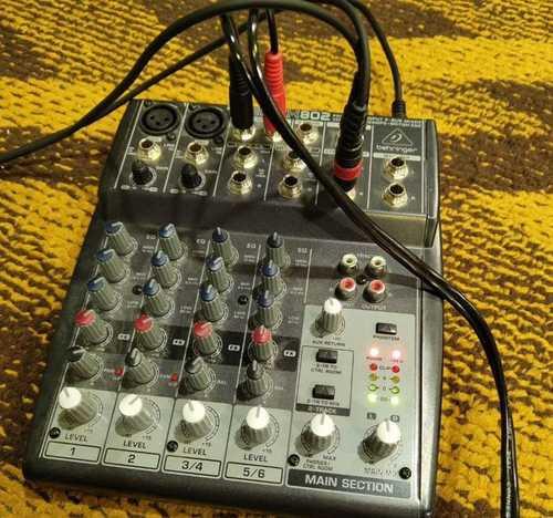 Микшерный пульт behringer xenyx 802