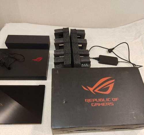 Игровой ноутбук Asus ROG Zephyrus S GX701GWR