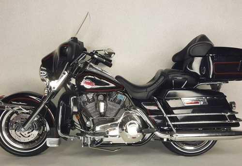 Модель мотоцикла Harley-Davidson Electra Glide 1:6