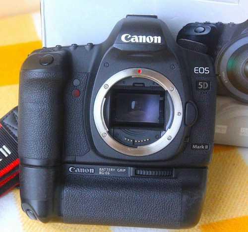 Canon EOS 5D Mark II Body   BG-E6