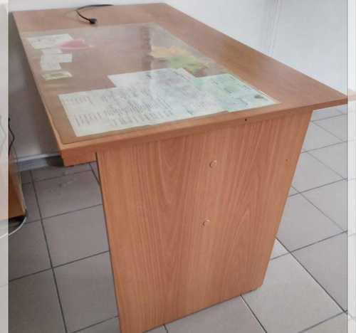 Письменный стол с тумбой