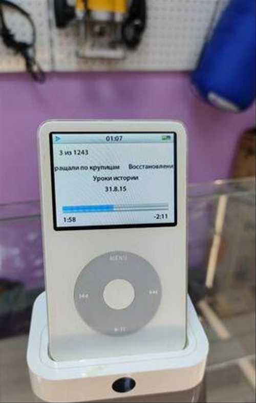 iPod a1136 30gb+Apple Composite AV Adapte