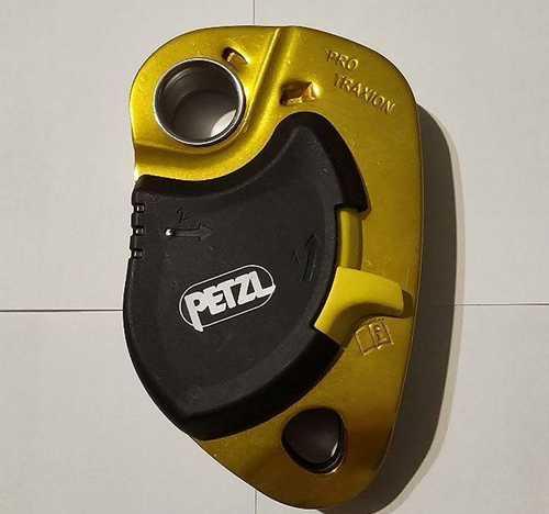 Petzl ProTraxion блок-ролик с зажимом