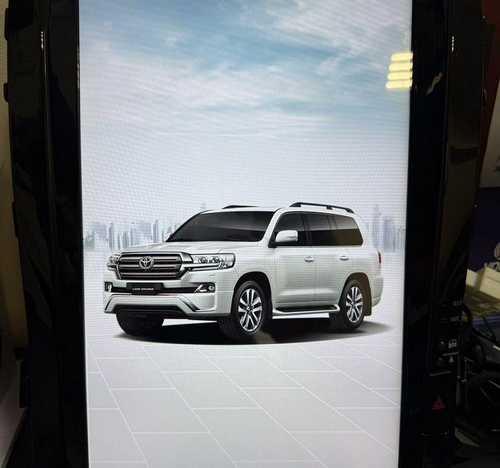 Магнитола на Land cruiser 200 в стиле Tesla