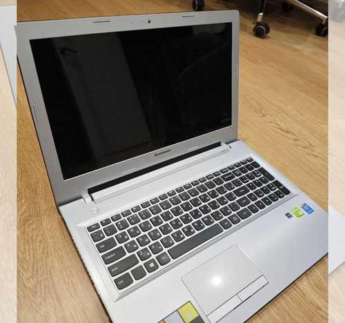 Ноутбук Lenovo i3-4030/4GB/500GB HDD/GeForce 820M